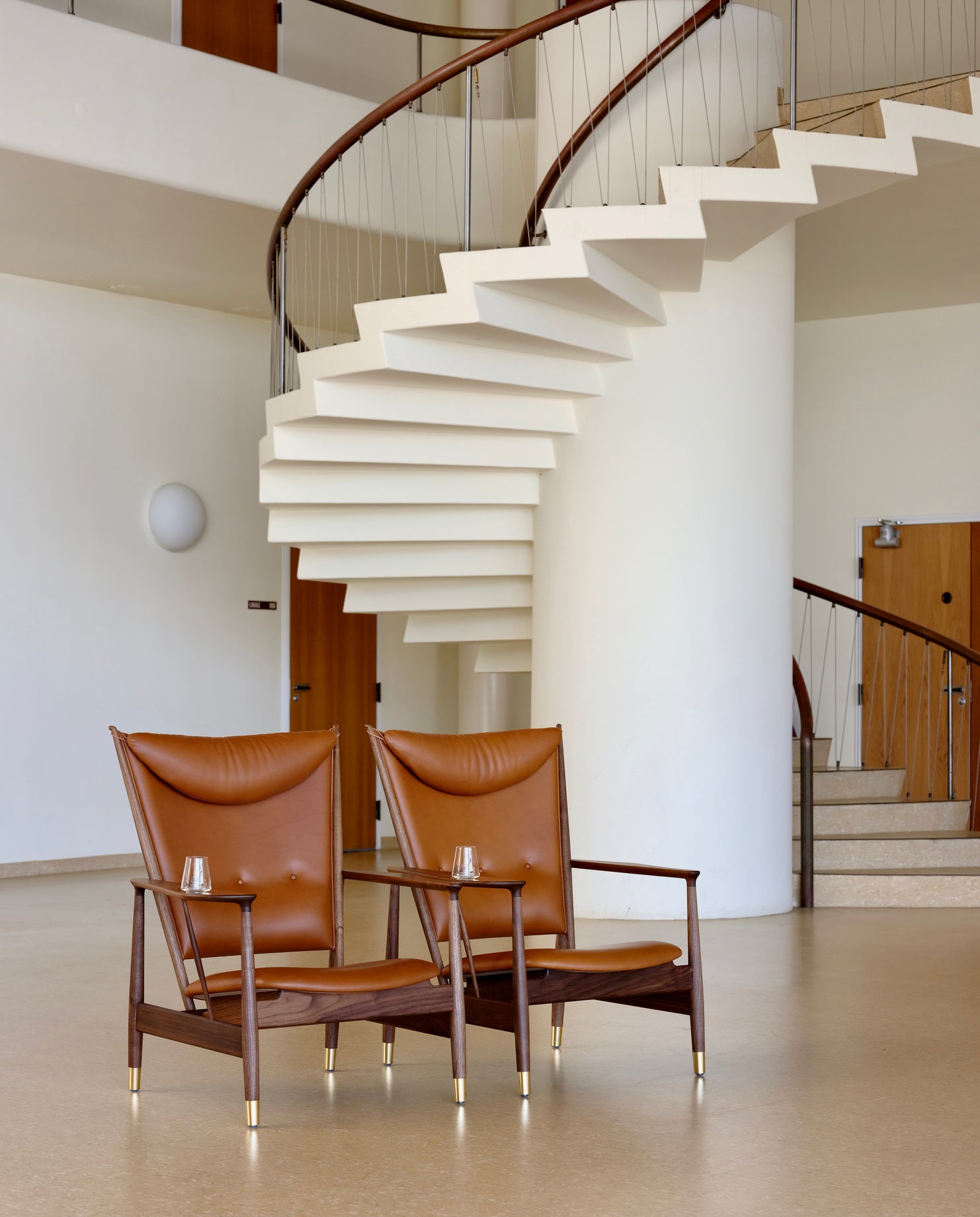 Finn Juhls Whisky Chair – En Ikonisk Danske Designklassiker – WHISKYSTACK