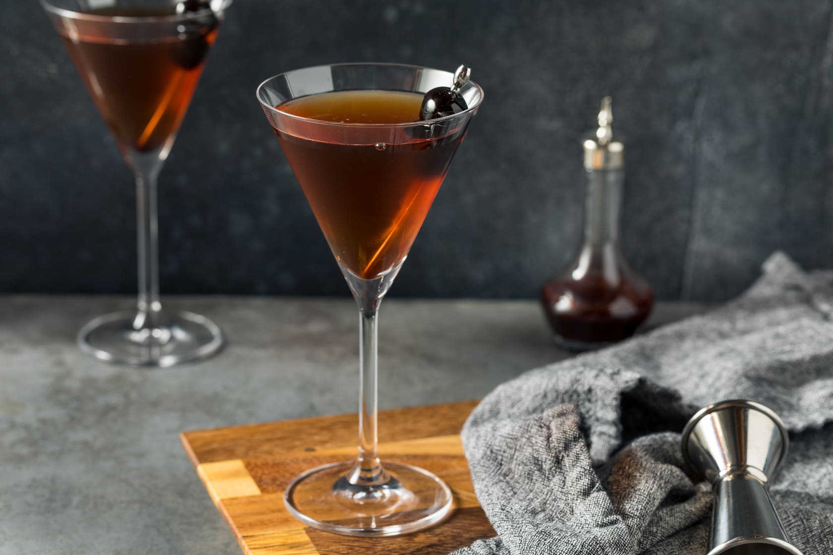 Rob Roy Opskrift - Skotsk Whisky Cocktail med Vermouth og Bitters ...